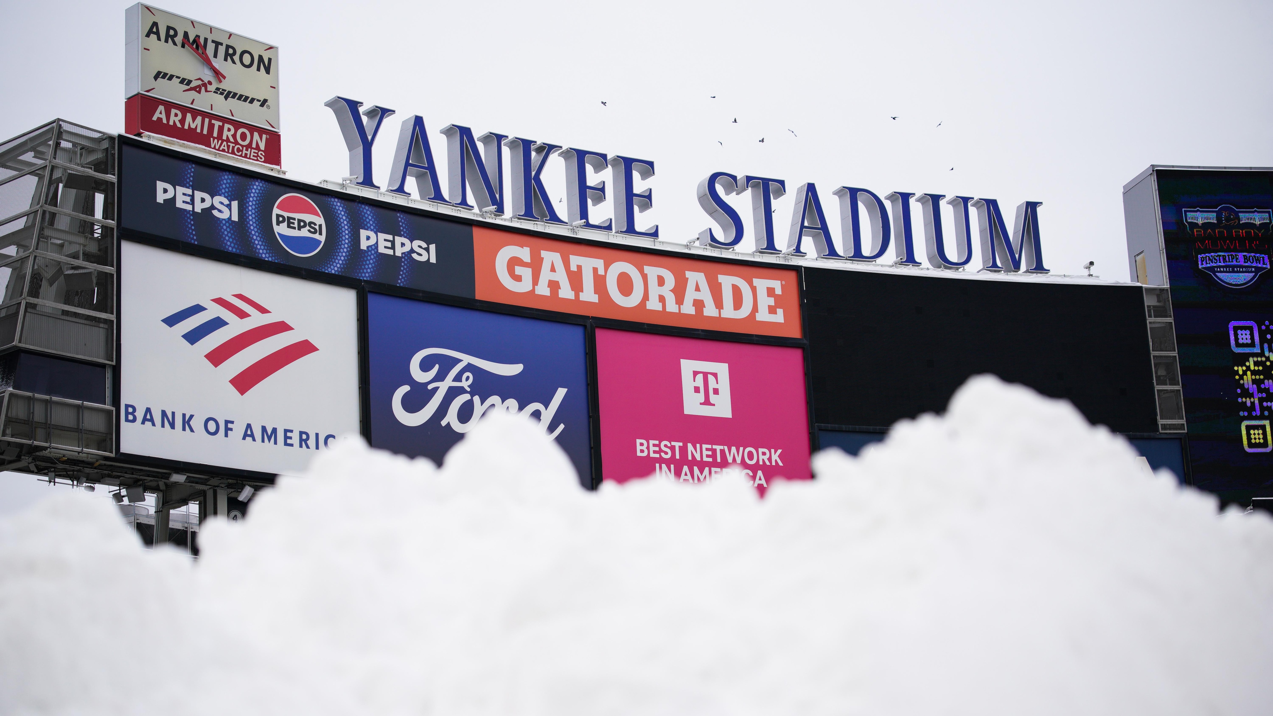 Videos, Photos of Snowy Conditions at Yankee Stadium for PSU-Clemson ...