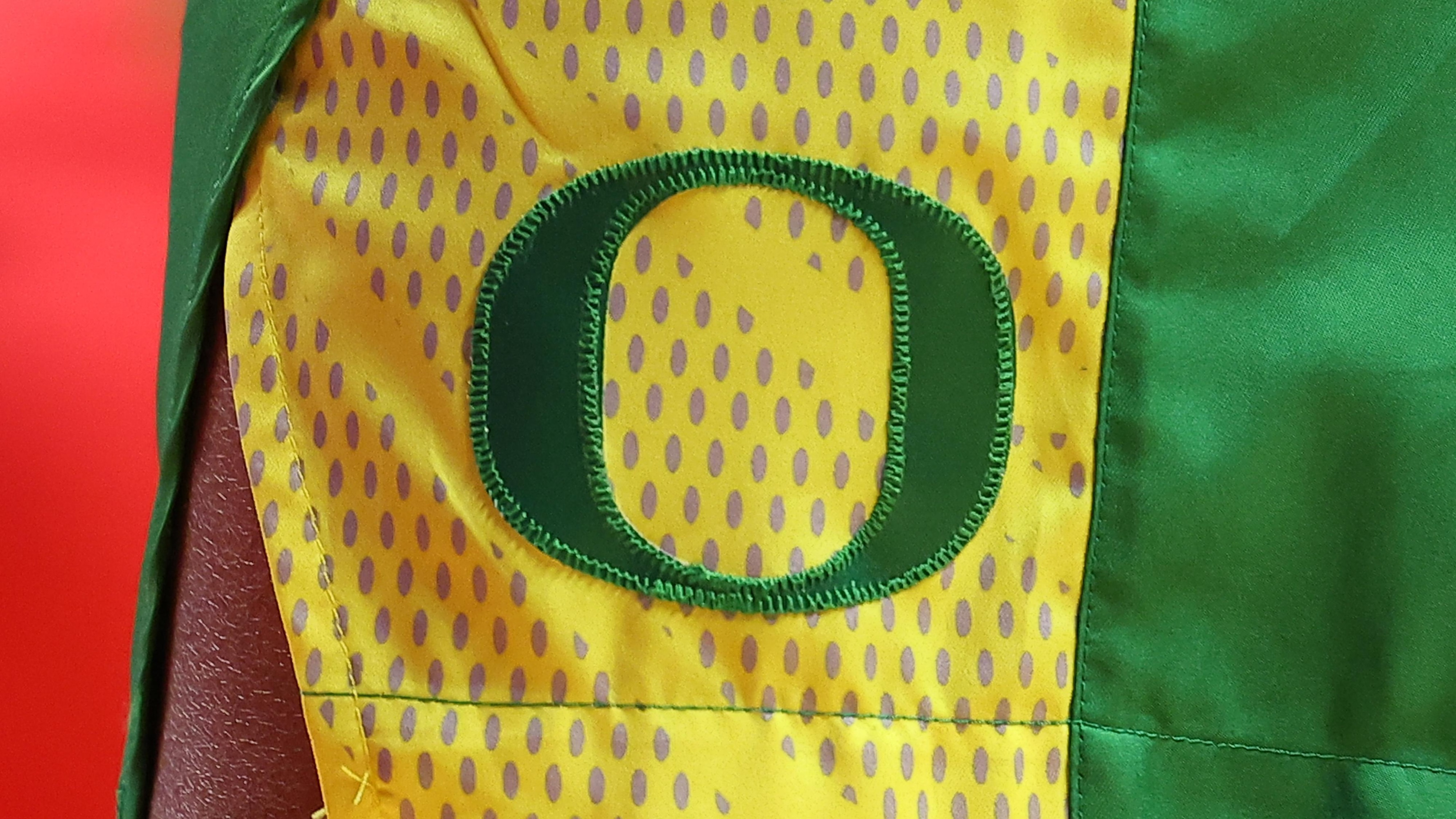 Oregon MCBB Honors Grateful Dead With Custom Shoes vs. UCLA in Photos