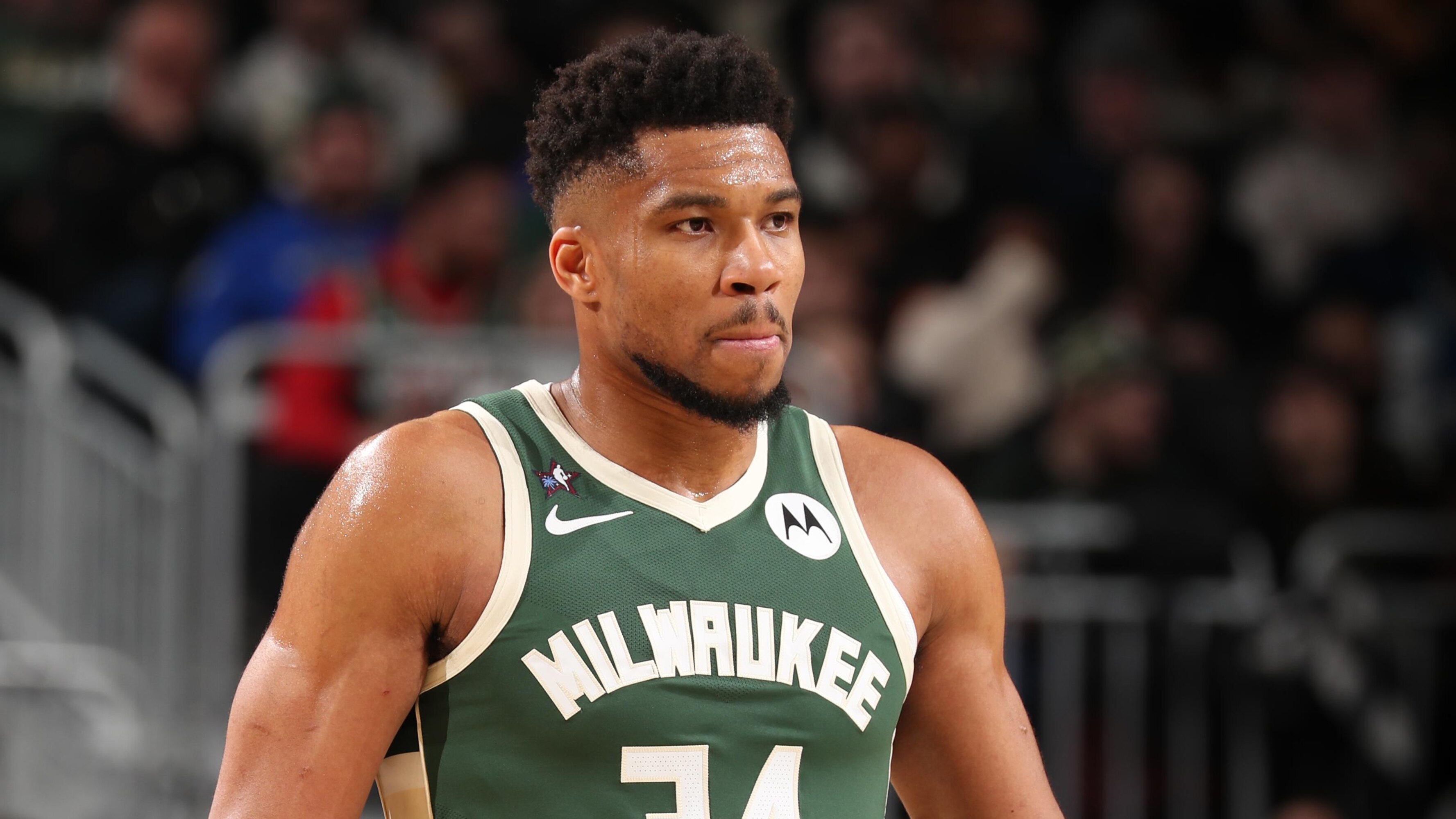 Dwight Howard Reacts to Latest Giannis Trade Rumors After Urging Bucks ...